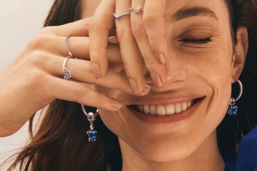 Pandora unveils plans to open hundreds of stores - Malls.com