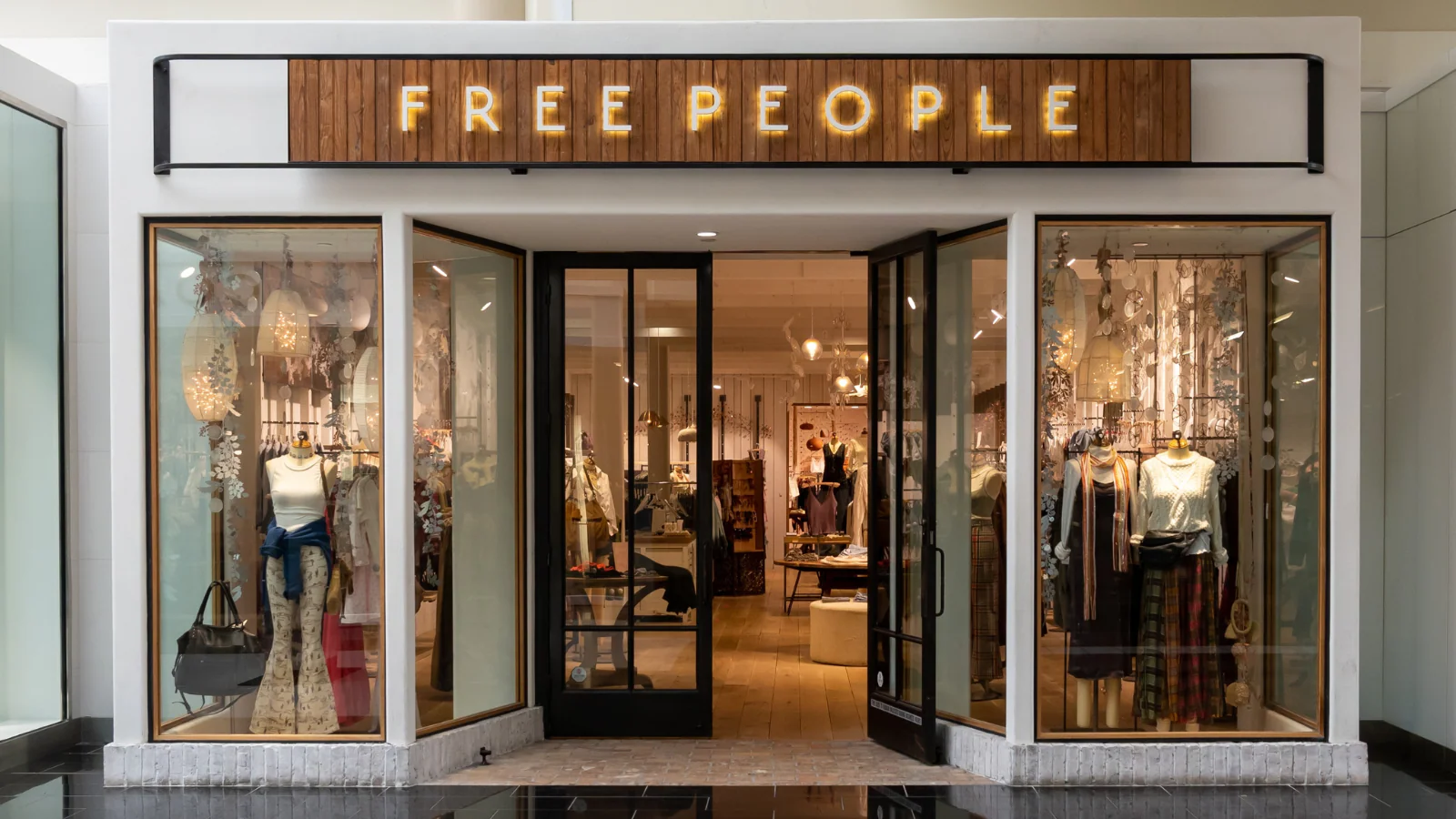 Free People Store Locations, Malls & Brand Info - Malls.com