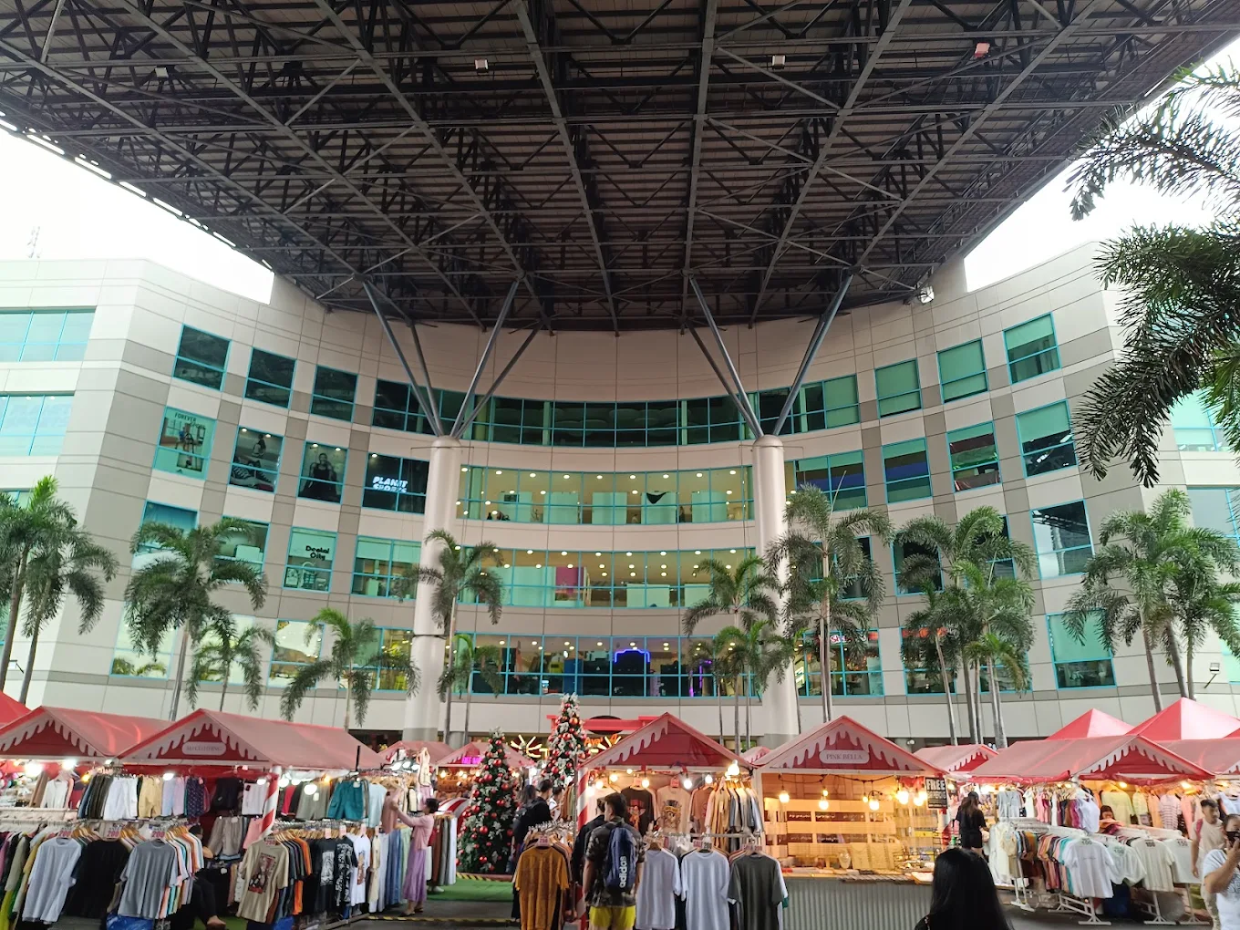 Market! Market! Directory: Stores, Hours & Contacts